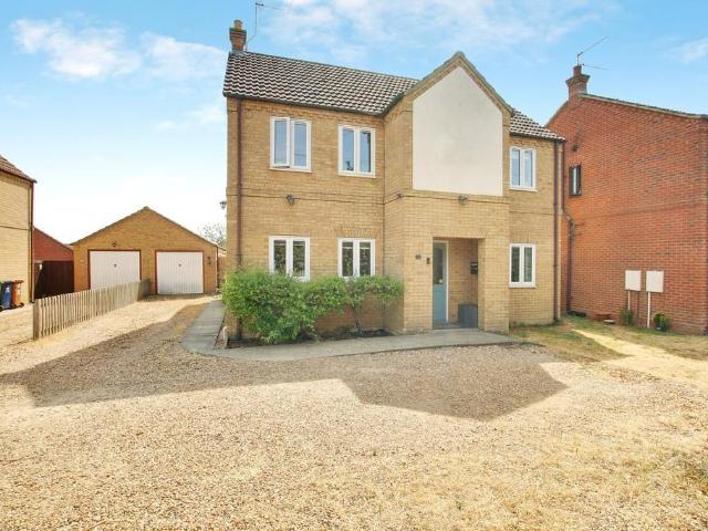 4 bedroom detached house for sale