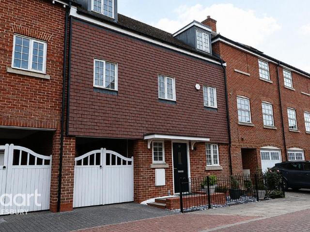 4 bedroom terraced house for sale