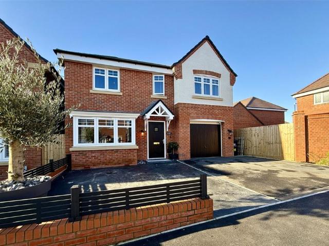 4 bedroom detached house for sale