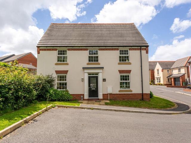 4 bedroom detached house for sale