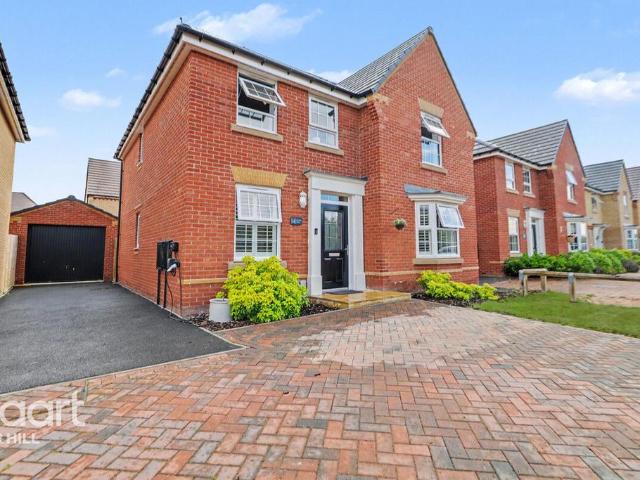 4 bedroom detached house for sale