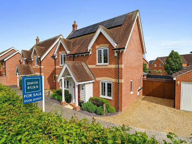 4 bedroom detached house for sale