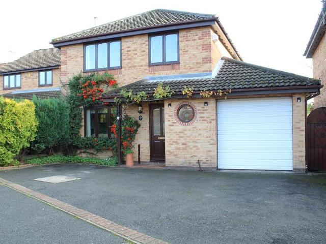 4 bedroom detached house for sale