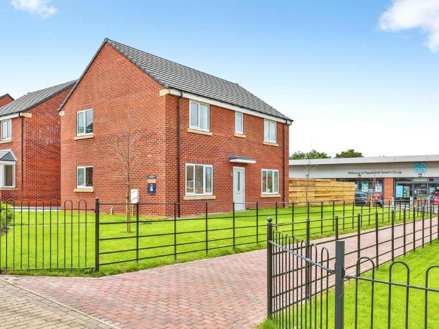 4 bedroom detached house for sale