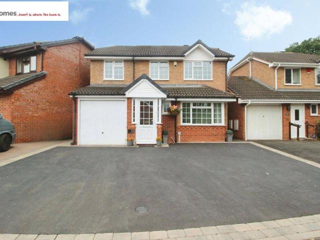 4 bedroom detached house for sale