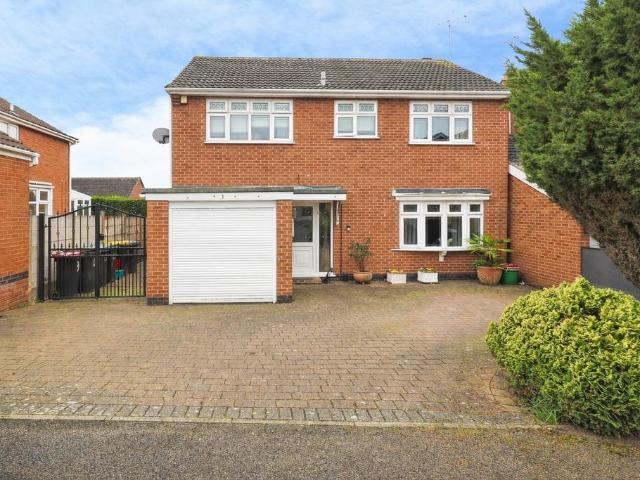 4 bedroom detached house for sale