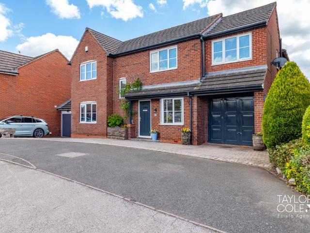 4 bedroom detached house for sale