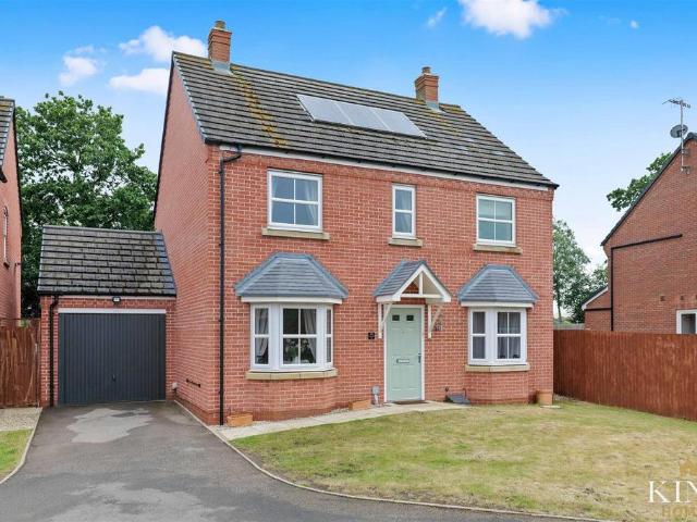 4 bedroom detached house for sale
