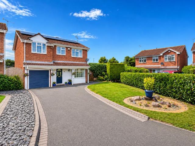 4 bedroom detached house for sale
