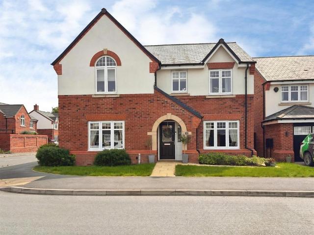 4 bedroom detached house for sale