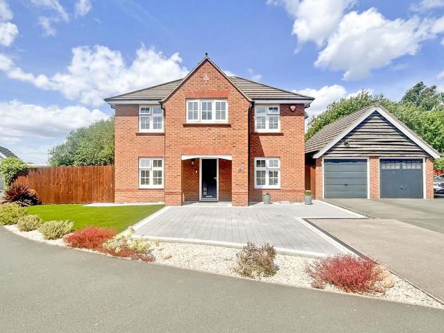 4 bedroom detached house for sale