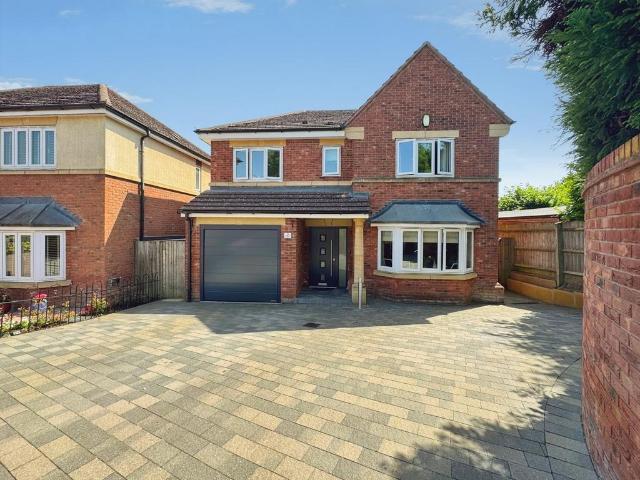 4 bedroom detached house for sale