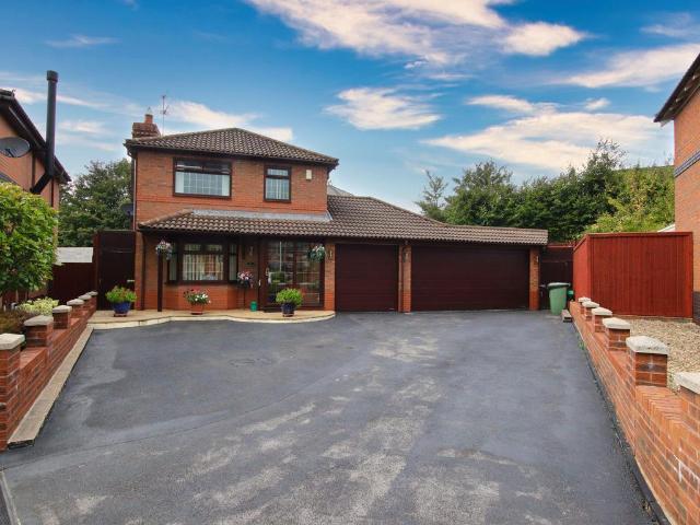 4 bedroom detached house for sale