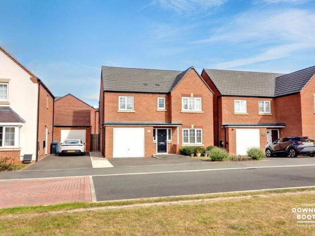 4 bedroom detached house for sale