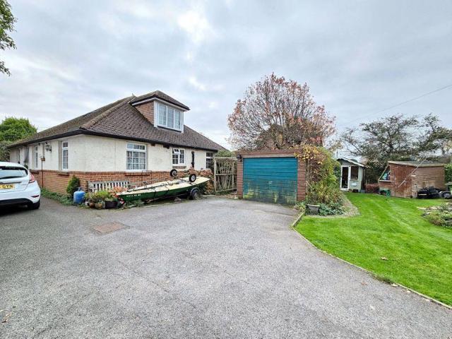 4 bedroom detached bungalow for sale