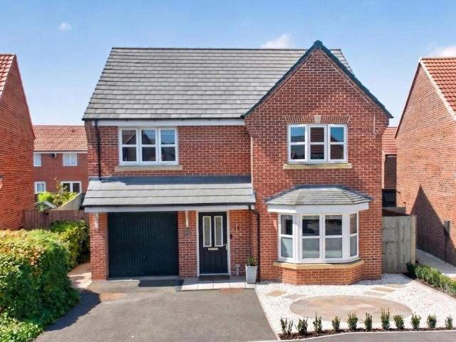 4 bedroom detached house for sale