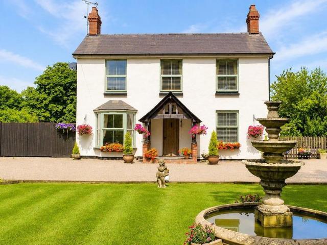 4 bedroom detached house for sale