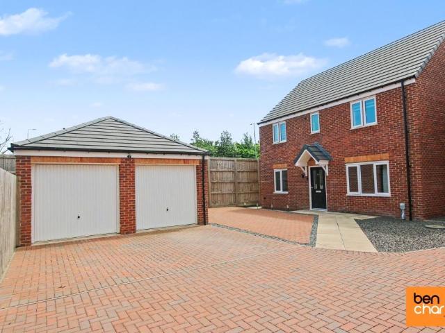 4 bedroom detached house for sale