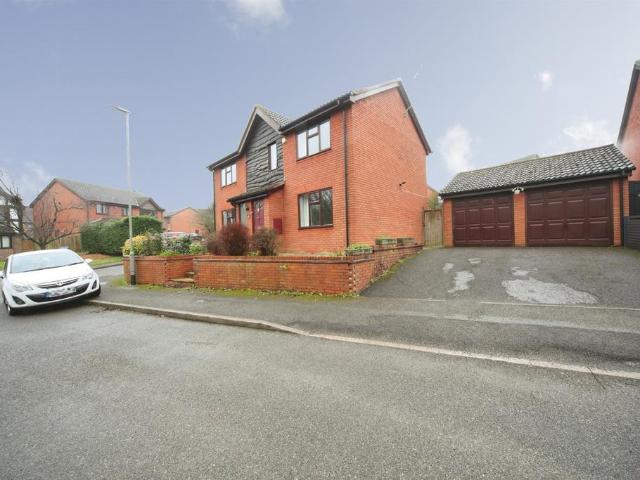 4 bedroom detached house for sale