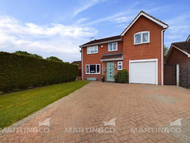 4 bedroom detached house for sale