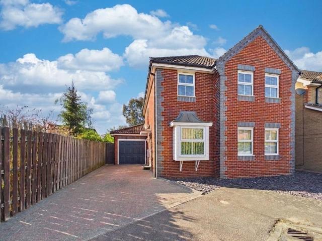 4 bedroom detached house for sale