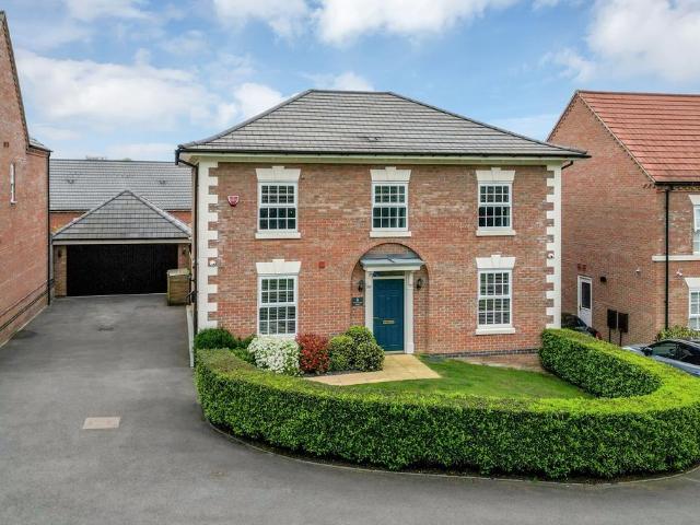 4 bedroom detached house for sale