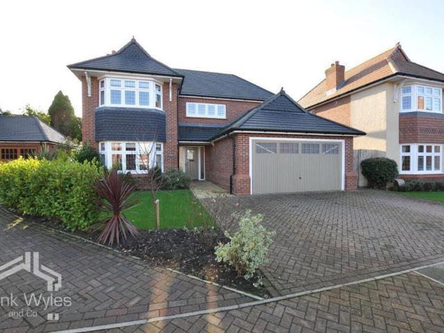 4 bedroom detached house for sale