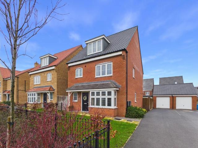 4 bedroom detached house for sale