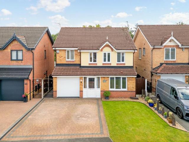 4 bedroom detached house for sale