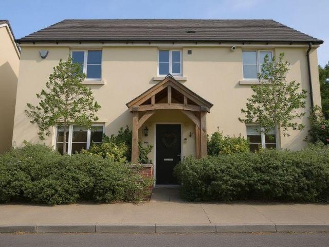 4 bedroom detached house for sale