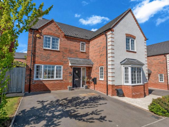 4 bedroom detached house for sale