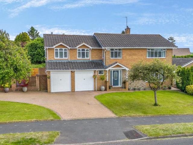 4 bedroom detached house for sale