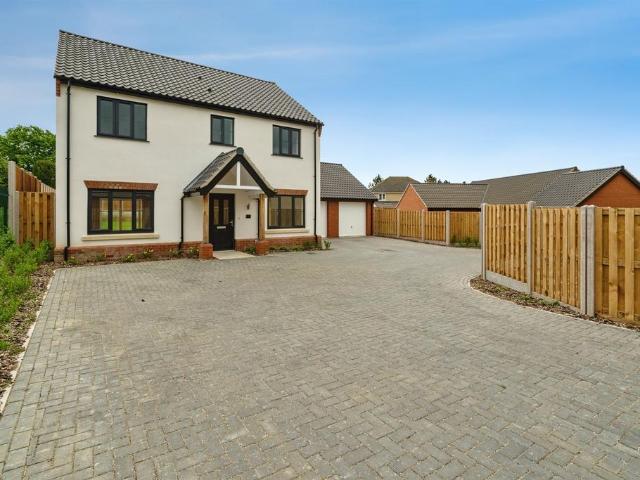 4 bedroom detached house for sale