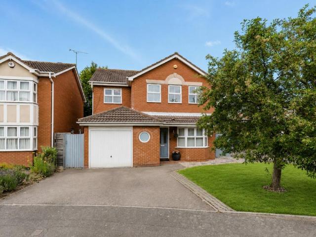 4 bedroom detached house for sale
