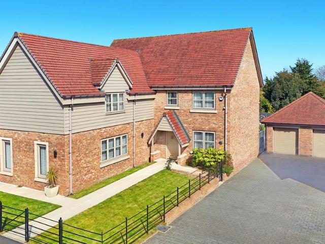 4 bedroom detached house for sale