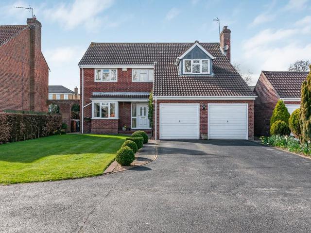 4 bedroom detached house for sale
