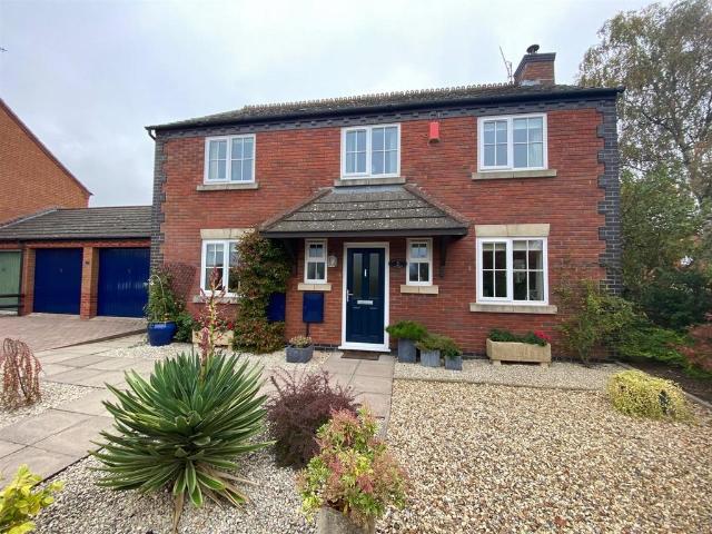 4 bedroom detached house for sale