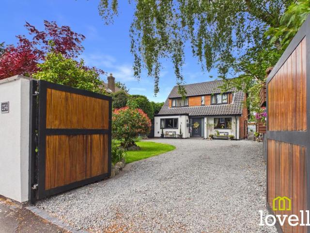 4 bedroom detached house for sale