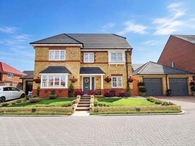 4 bedroom detached house for sale