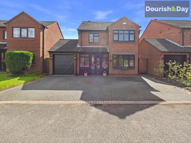 4 bedroom detached house for sale