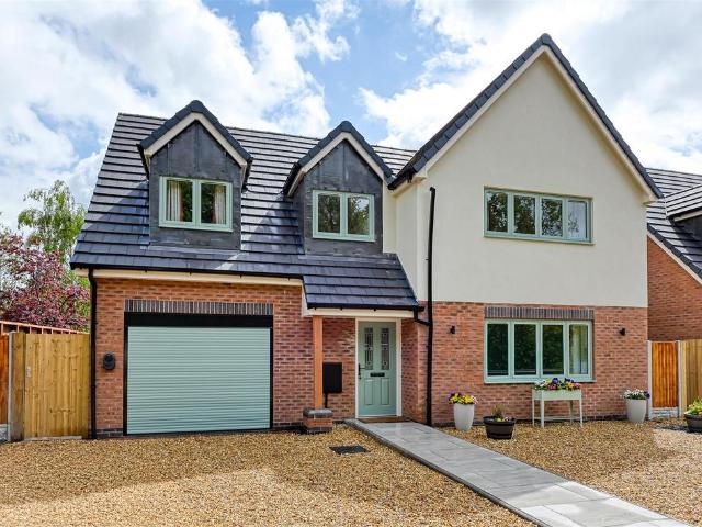 4 bedroom detached house for sale