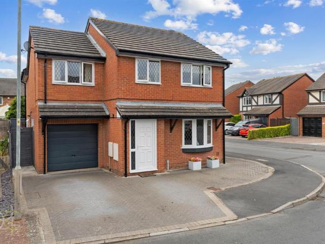 4 bedroom detached house for sale