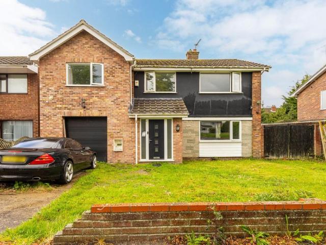 4 bedroom detached house for sale