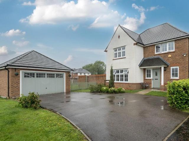 4 bedroom detached house for sale