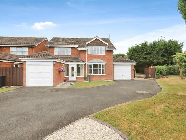 4 bedroom detached house for sale