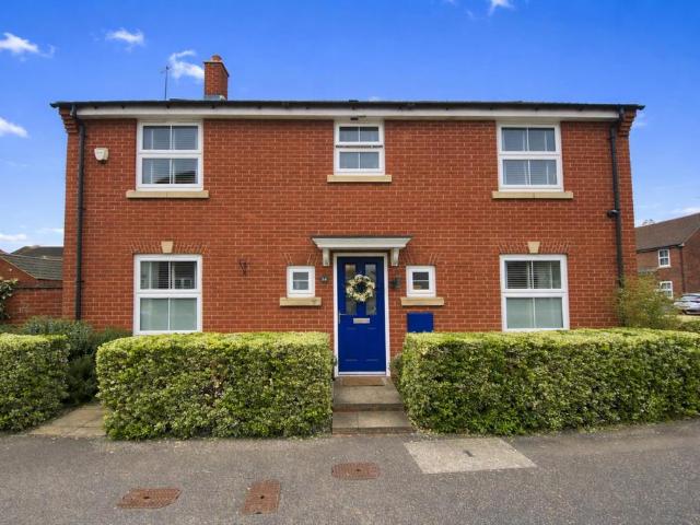 4 bedroom detached house for sale