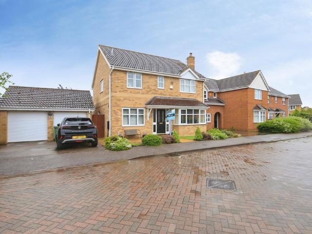 4 bedroom detached house for sale