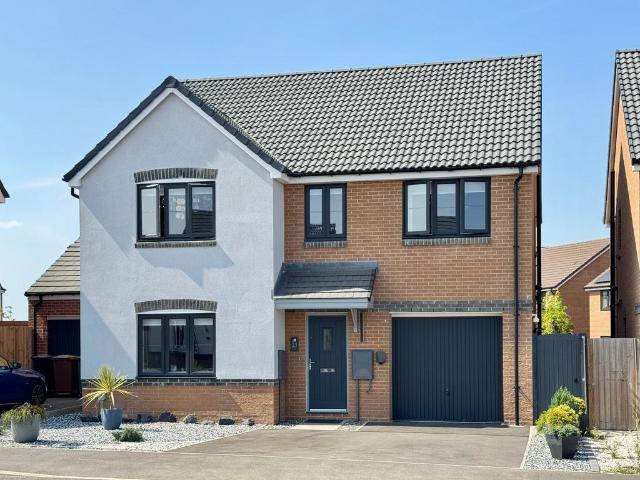 4 bedroom detached house for sale