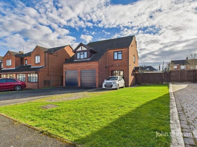 4 bedroom detached house for sale