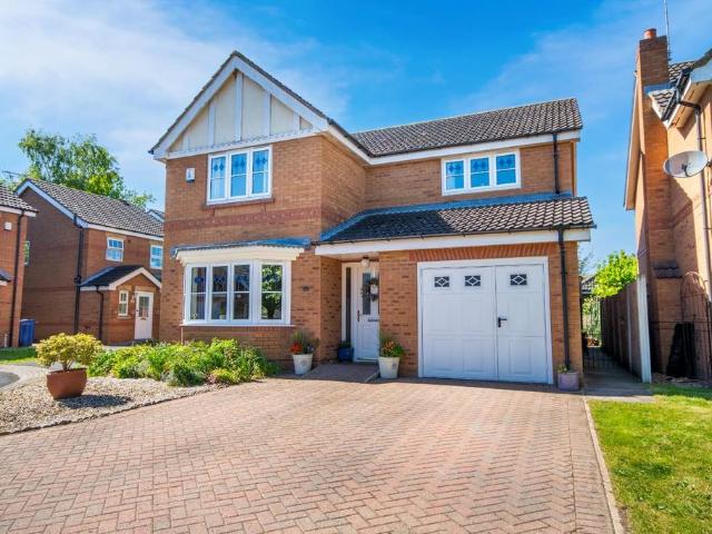 4 bedroom detached house for sale